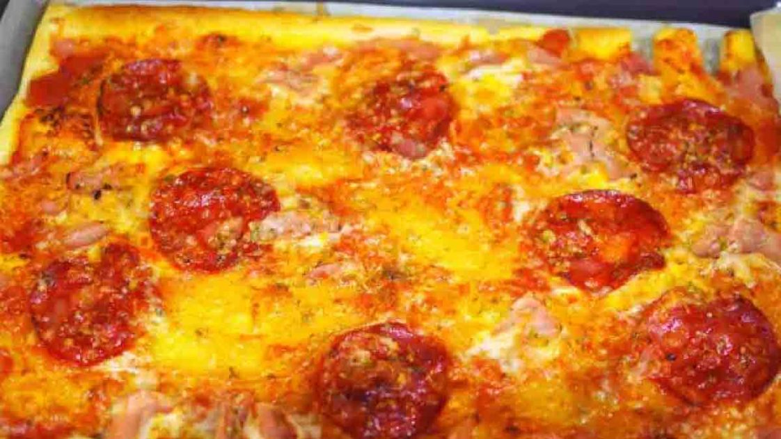 Pizza feuilletée: une recette étonnante, riche et délicieuse