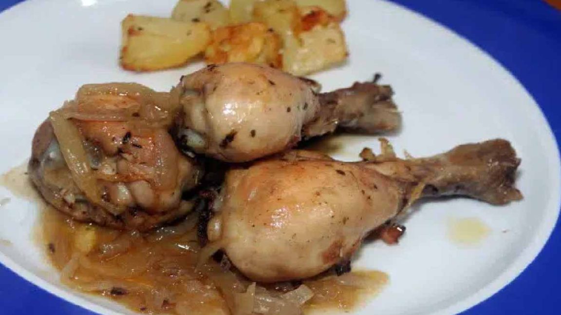 Poulet à la sauce épicée et aux oignons: une recette simple et très ...