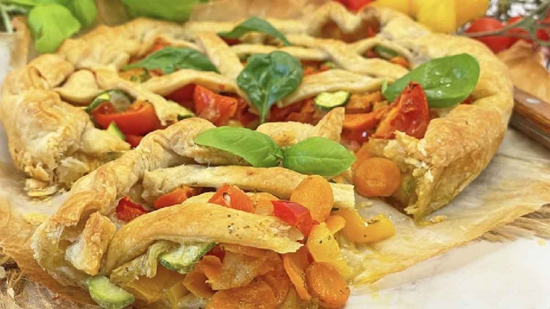 Tarte aux légumes et au fromage fumé: une garniture riche en goût et ...