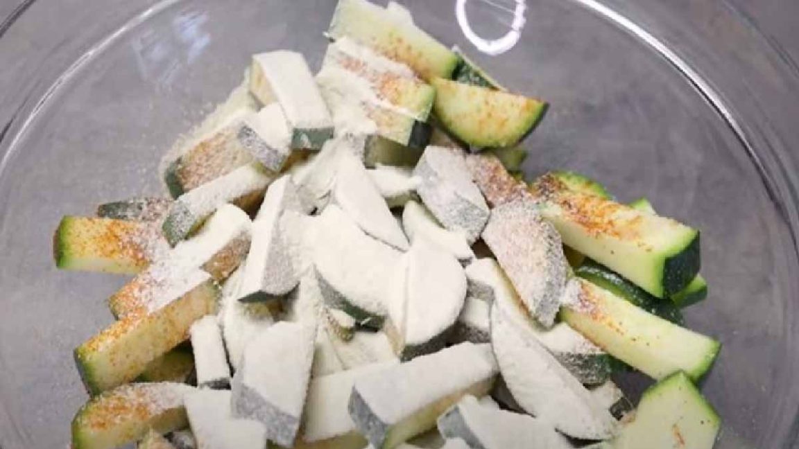 Testez cette recette somptueuse et qui rend accro : les courgettes frites