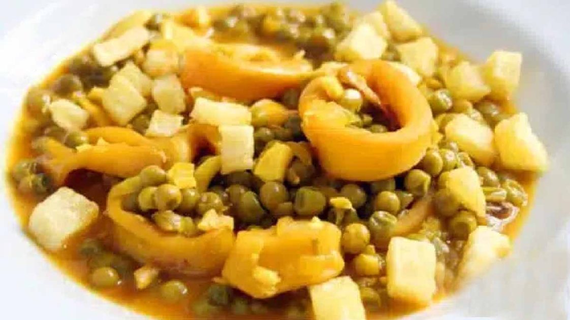Calamars aux petits pois et au safran: une saveur riche et irrésistible