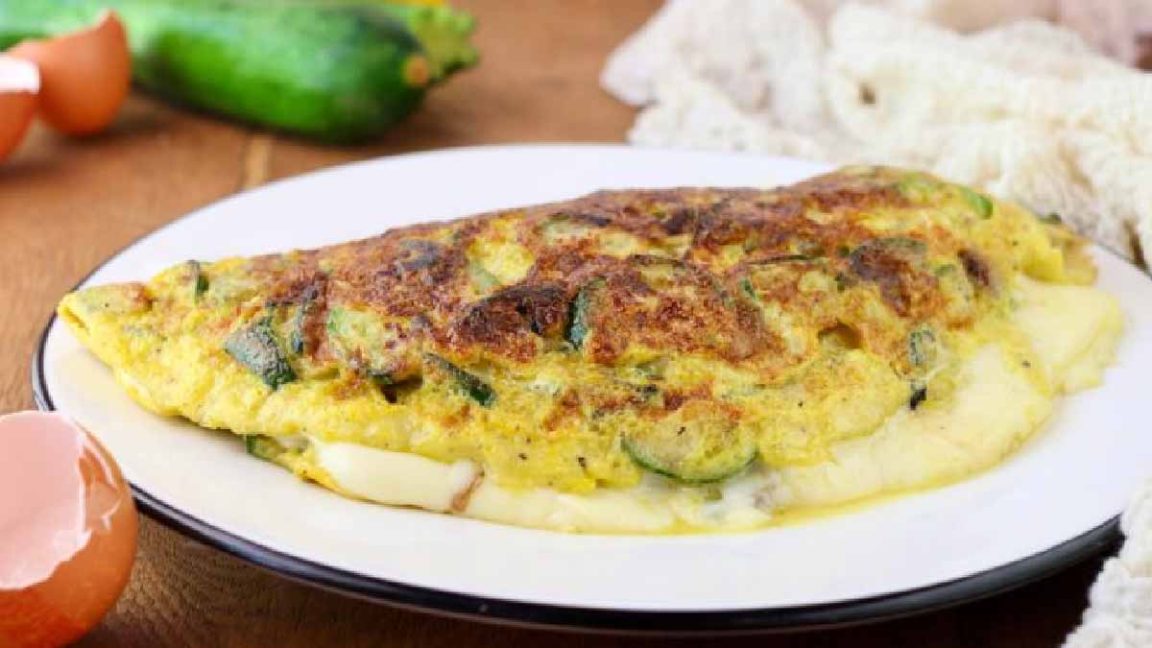 Omelette aux courgettes et au fromage: filandreuse et succulente