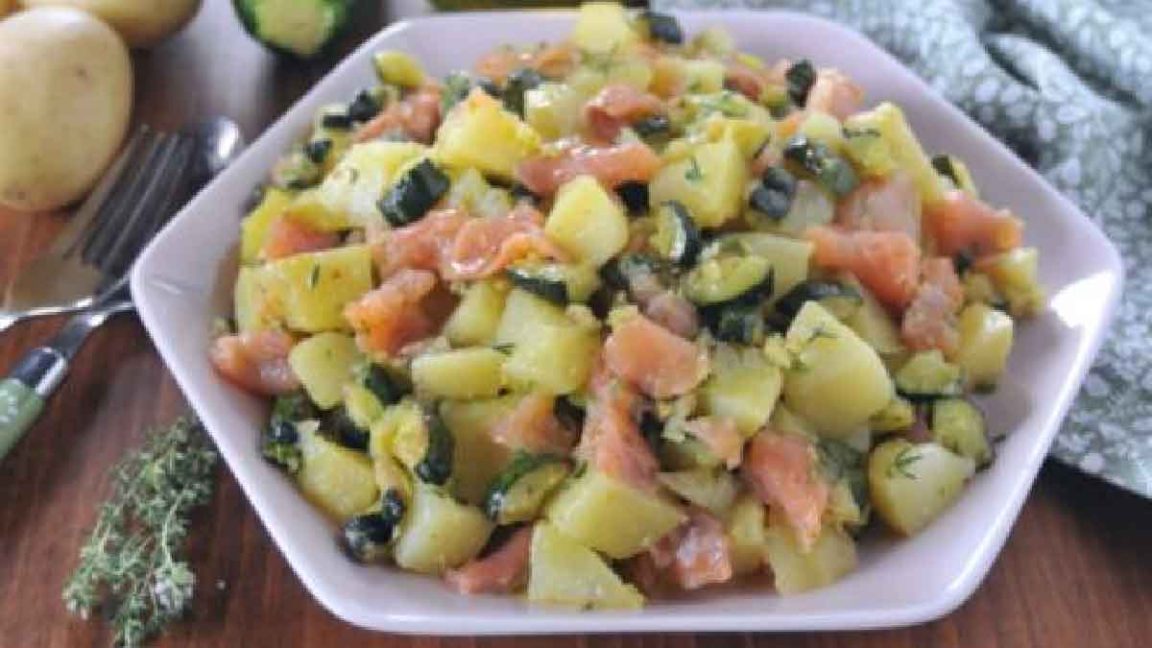 Salade de pommes de terre et de courgettes au saumon fumé: un menu sain ...