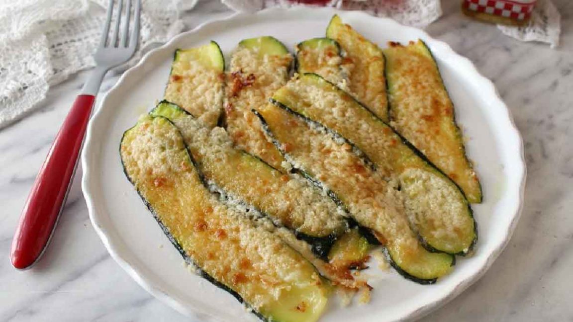 Courgettes gratinées au parmesan: simples, succulentes et croustillantes