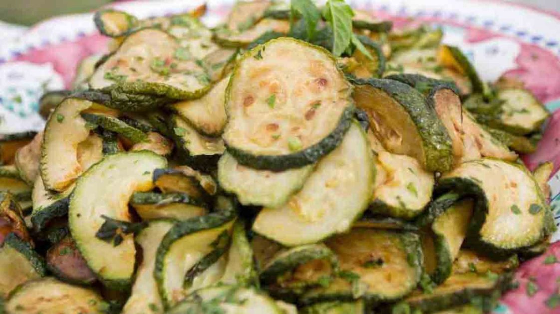 Courgettes poêlées à l'ail: un accompagnement savoureux et parfumé
