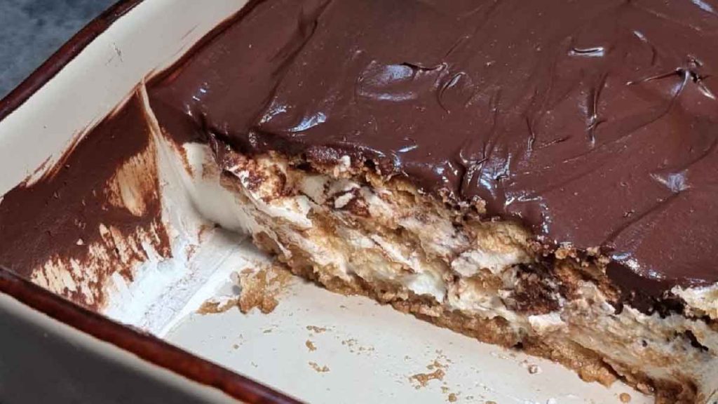 Gâteau de biscuits crémeux au chocolat et au yaourt: un dessert ...