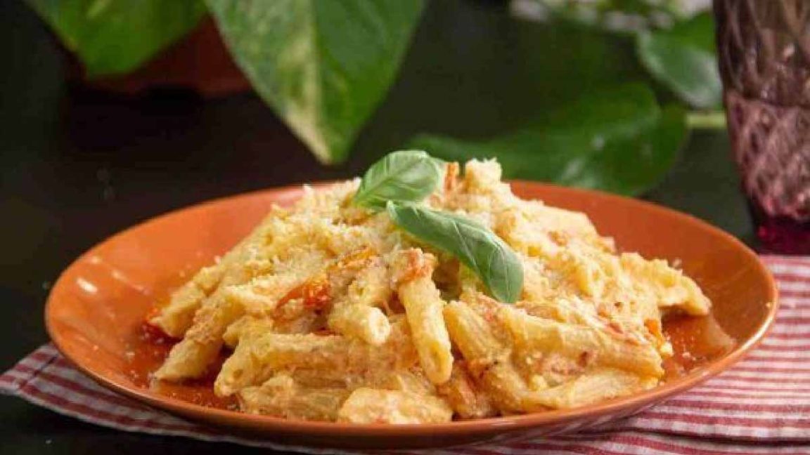 Pâtes poêlées à la ricotta: un plat bon marché et succulent, prêt en 10 ...