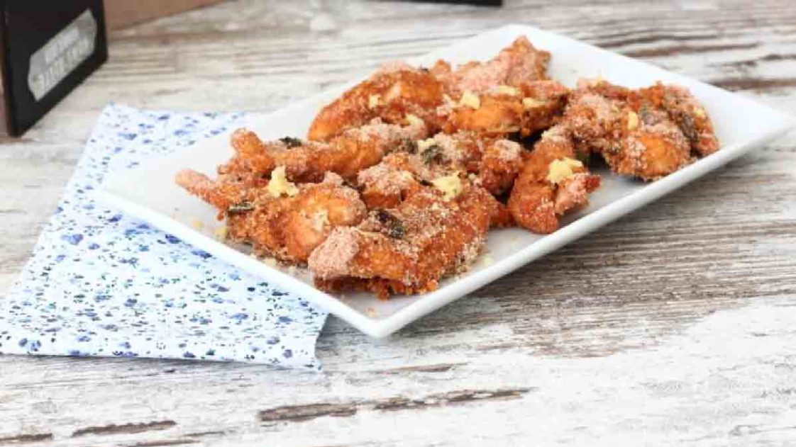 Poulet gratiné au citron et au paprika: croustillant et plein de saveur