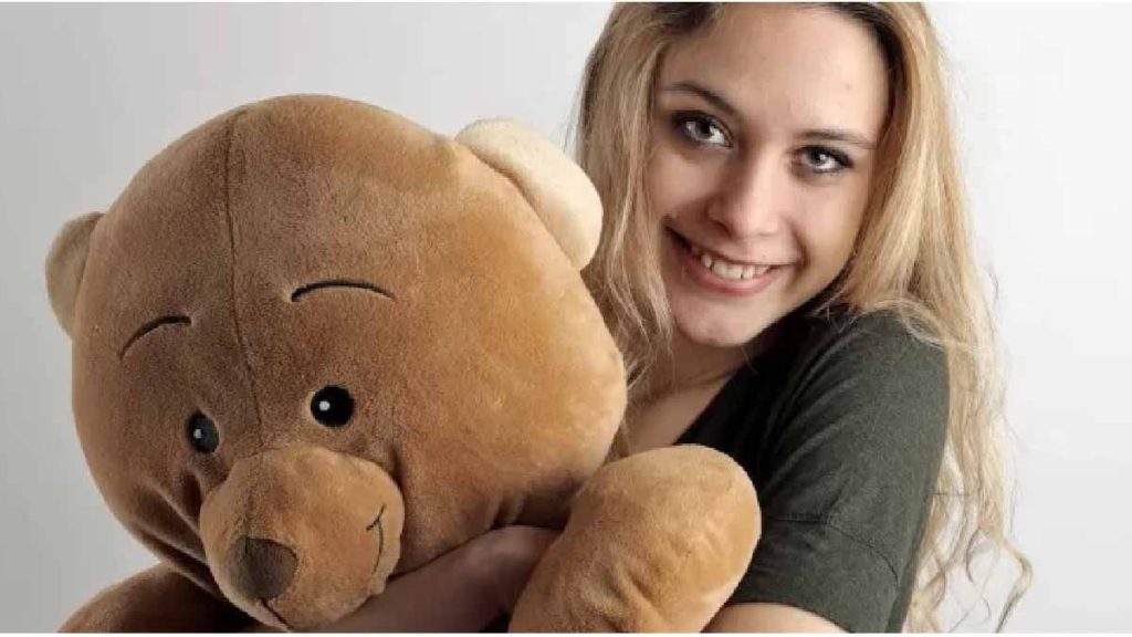 Désormais, dormez avec une peluche dans vos bras : même la science le ...