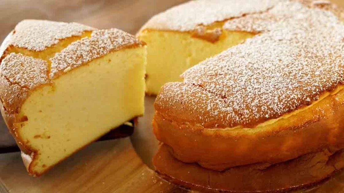 Gâteau sans farine au yaourt grec: savoureux, crémeux et léger