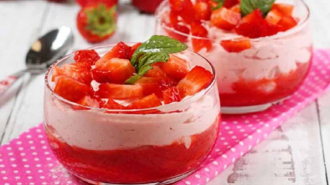 Mousse aux fraises: un dessert élégant et exquis