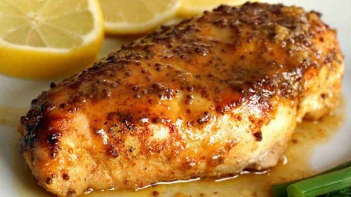 Poulet au miel et à la moutarde: un plat copieux, léger et irrésistible