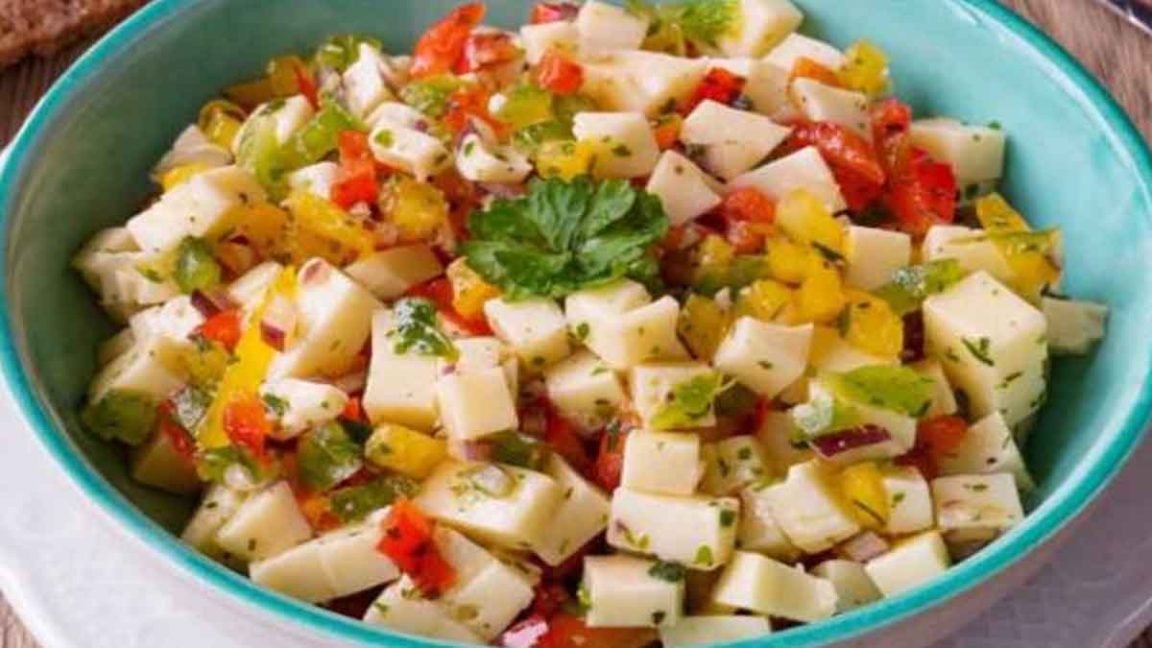 Salade de fromages aux poivrons: gourmande, colorée et légère