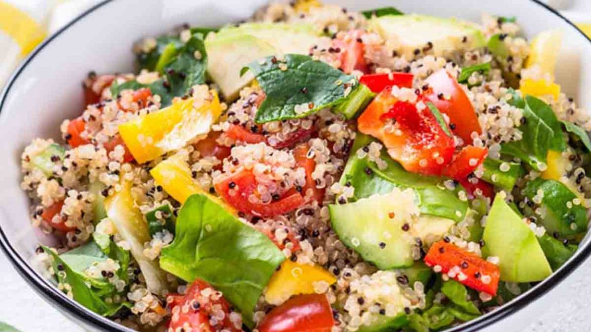 Salade de quinoa aux légumes: saine, succulente et peu calorique