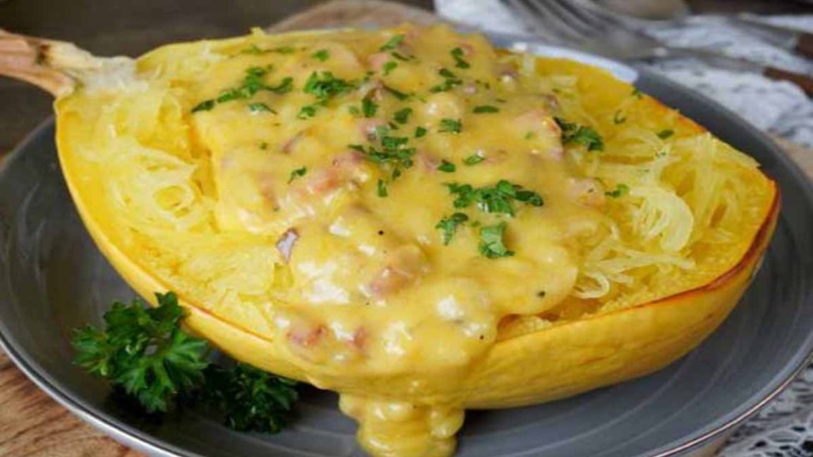 Courge spaghetti à la carbonara: légère, succulente et crémeuse