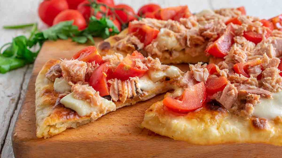 Pizza poêlée au thon et aux tomates cerises: sans levain, douce et ...