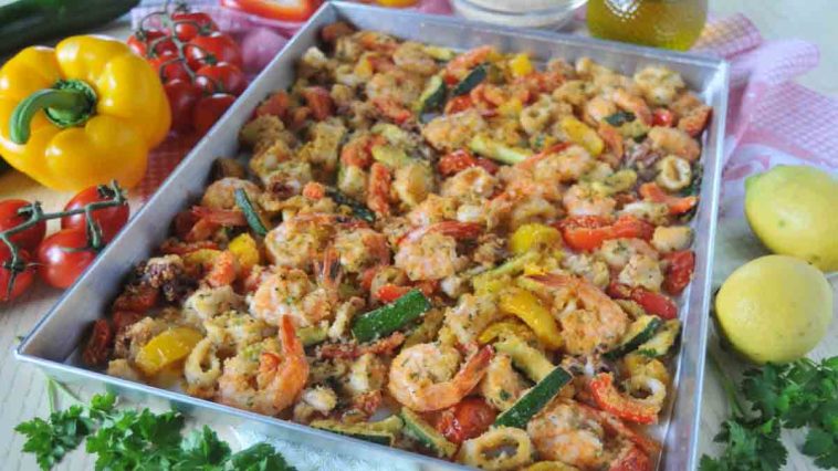 Crevettes et calamars gratinés aux légumes: un repas de fête élégant et ...