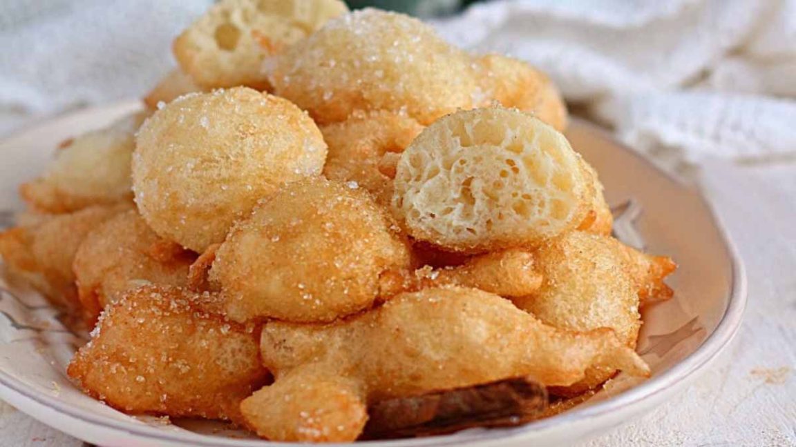 Pettole: des beignets sucrés super bons et gonflés
