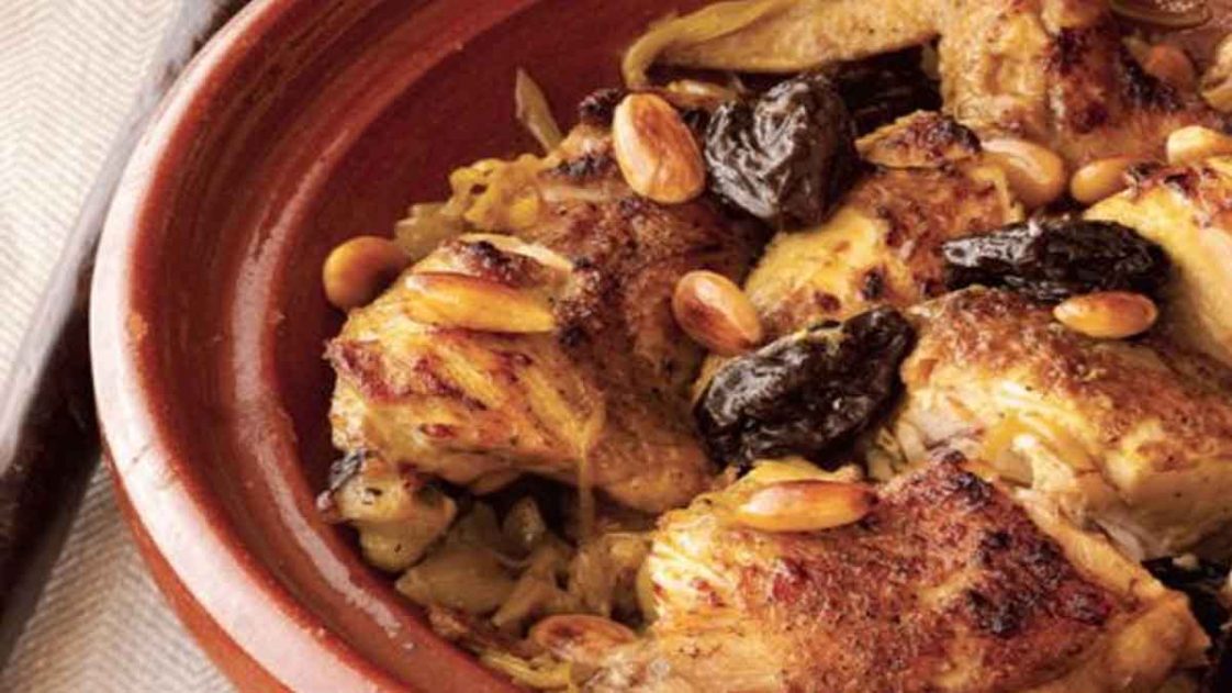 Tajine de poulet aux légumes et aux pruneaux: un plat riche en saveur ...