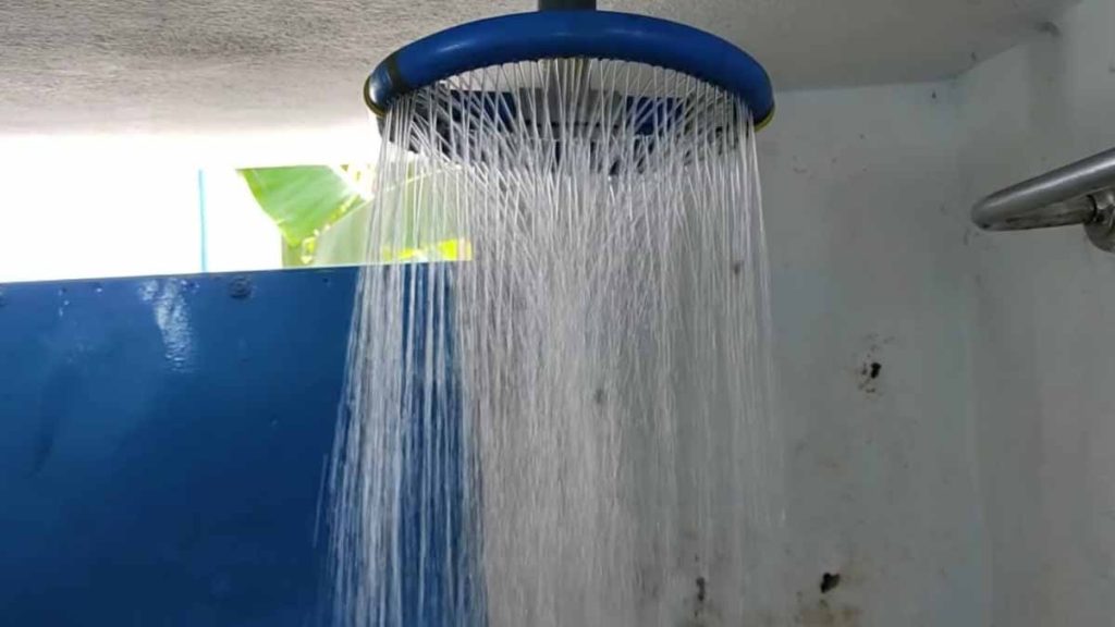 Douche à effet de pluie DIY : comment la concevoir vous-même sans être ...