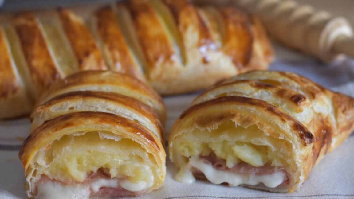 Feuilleté aux pommes de terre au jambon et à la mozzarella: un plat ...