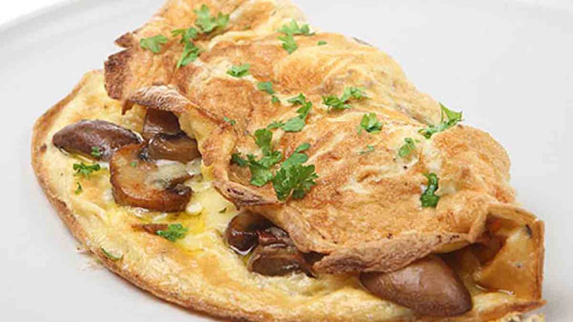 Omelette aux champignons: simple, délicieuse et invitante