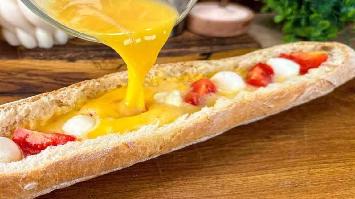 Baguette farcie au jambon et à la mozzarella: un repas succulent et ...