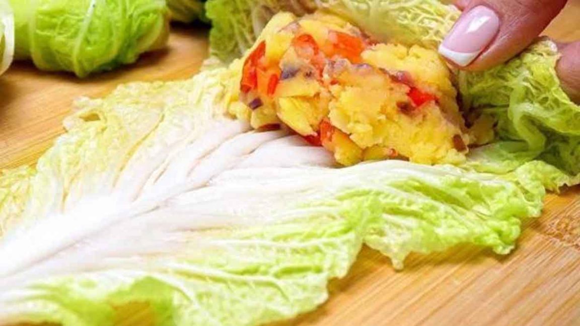 Choux farcis aux pommes de terre et aux poivrons: un plat végétarien ...