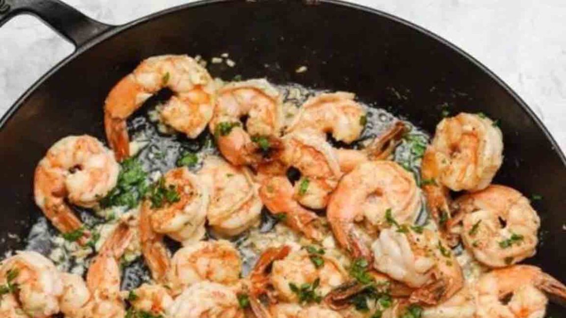 Crevettes poêlées: un plat simple, raffiné et super bon