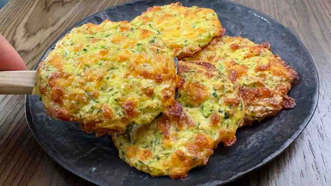 Galettes de courgettes: simples, savoureuses et croquantes