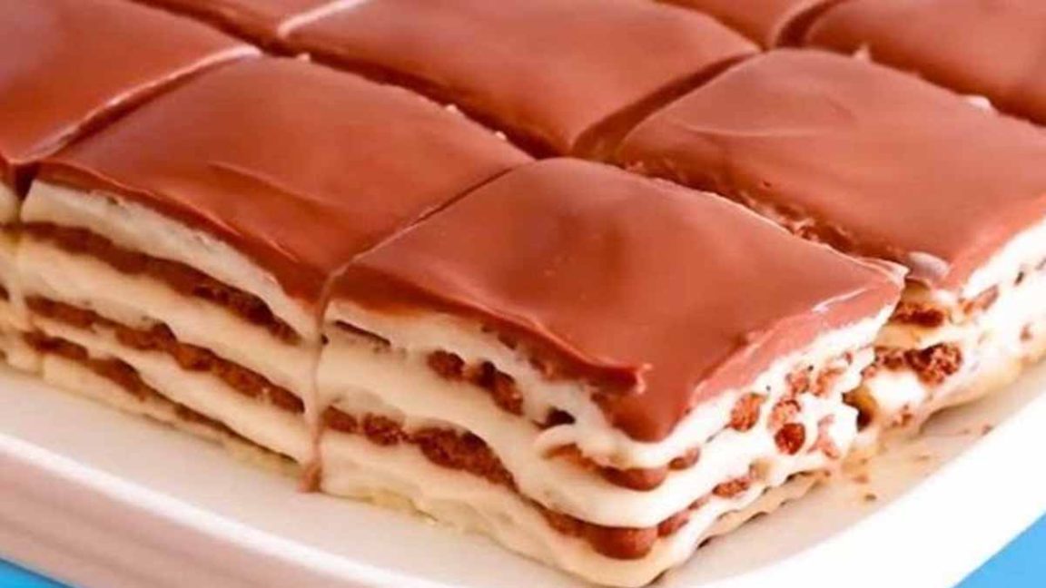 Gâteau de biscuits crémeux au chocolat et à la vanille: un dessert ...