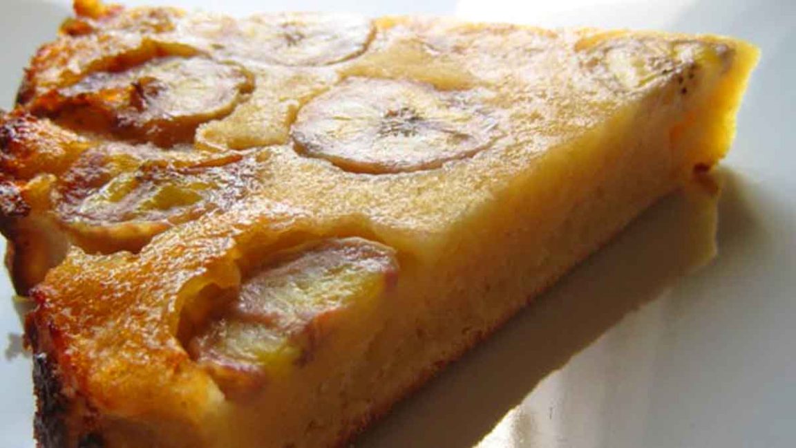 Gâteau crémeux aux bananes et aux fraises: simple, bon et sans gélatine