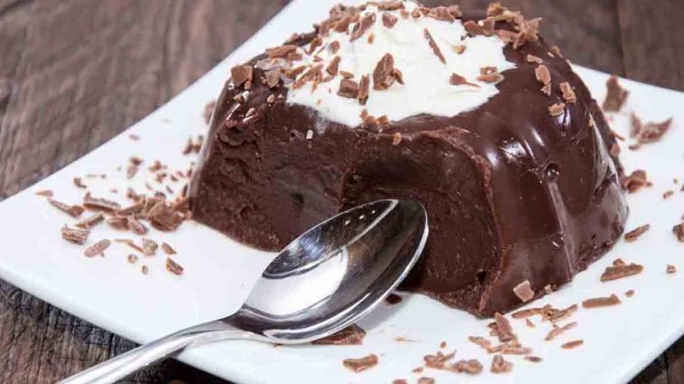 J’ai préparé ce magnifique pudding léger avec du chocolat, des biscuits ...