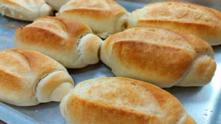 Petits pains maison: simples, moelleux et délicieux