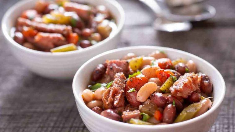 Salade de haricots aux légumes: un plat sain, savoureux et appétissant