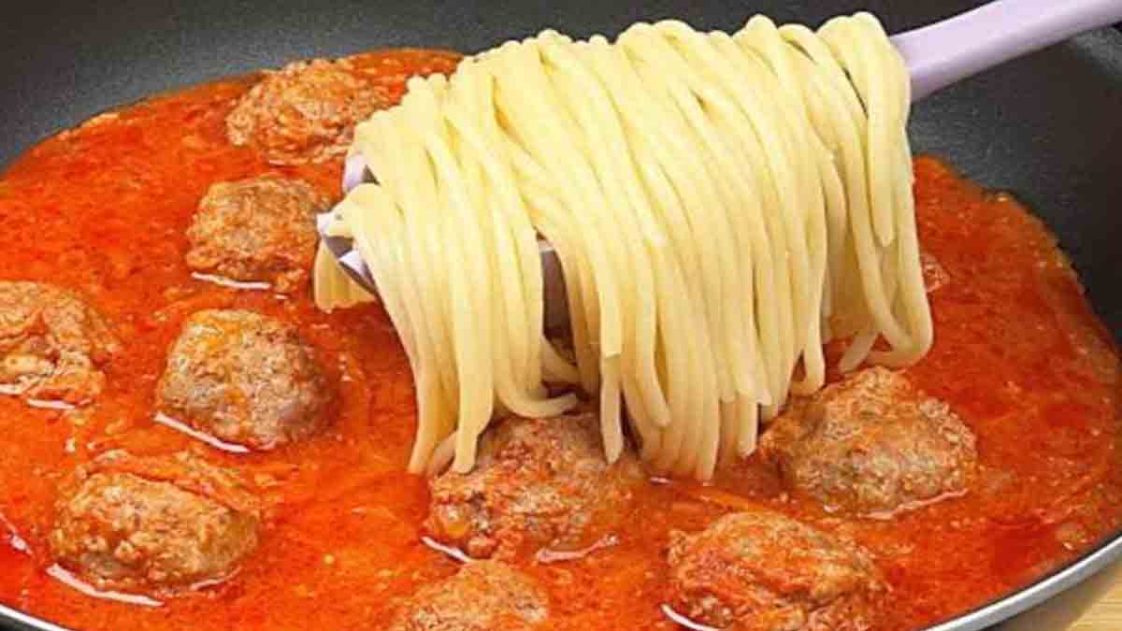 Spaghettis aux boulettes de viande et à la sauce tomate: un plat super ...