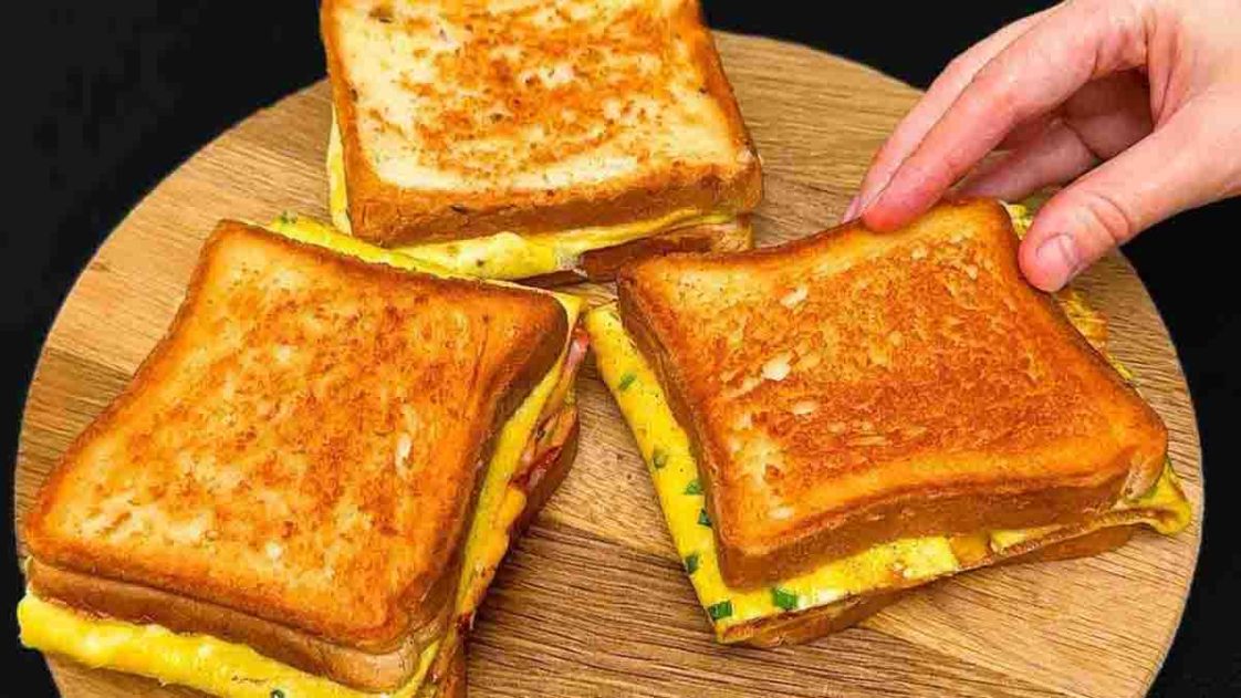 Toasts à l'omelette: super délicieux, un régal pour le petit déjeuner