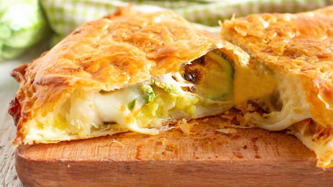 Panzerotti aux pommes de terre aux courgettes et à la mozzarella ...