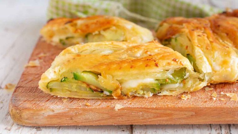 Feuilleté aux courgettes et à la mozzarella: un plat filandreux et ...