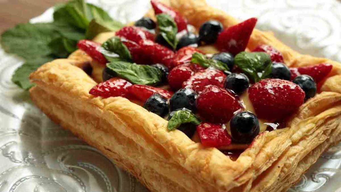 Feuilleté aux fruits et au mascarpone: un dessert élégant et savoureux ...
