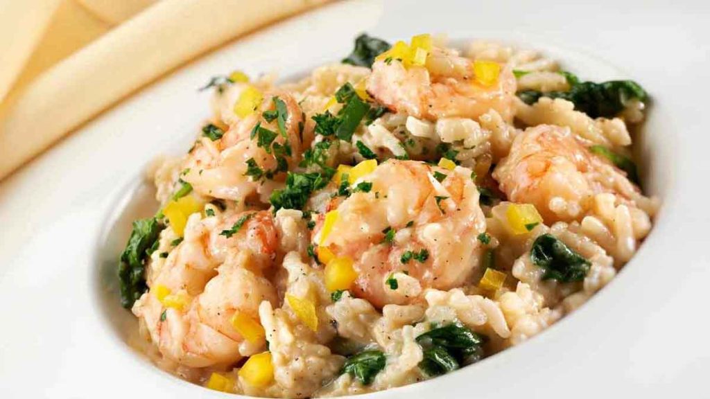 Crevettes au miel et à l'ail: un plat savoureux prêt en 10 minutes