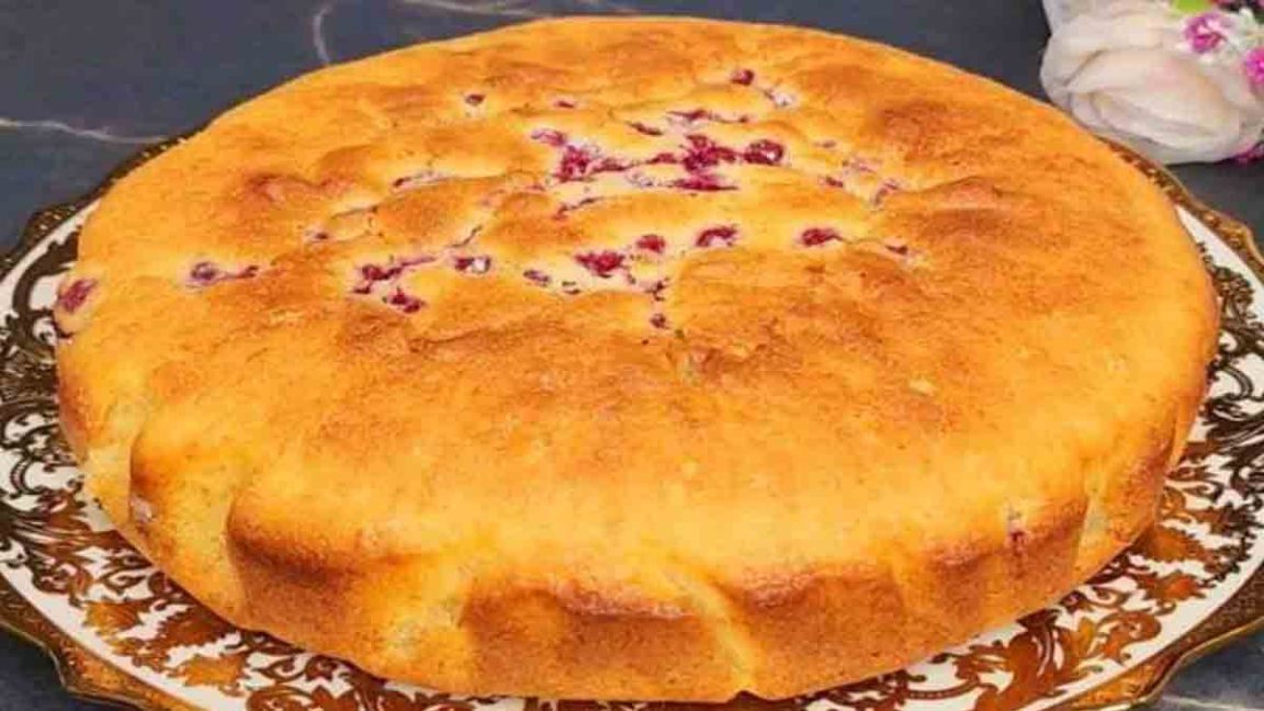 Gâteau aux mûres: mélangez les ingrédients et faites cuire le tout au ...