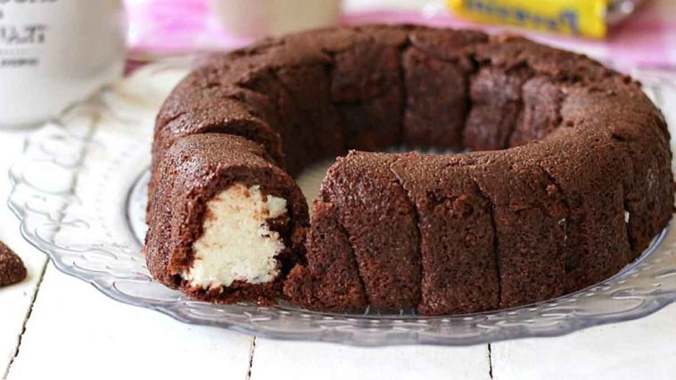 Gâteau de biscuits à la cuillère fourré à la ricotta et au coco: un ...
