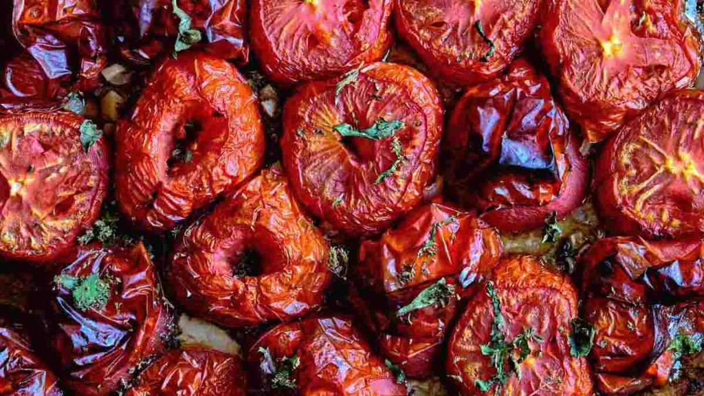 Tomates rôties aux fines herbes: un accompagnement délicieux et polyvalent