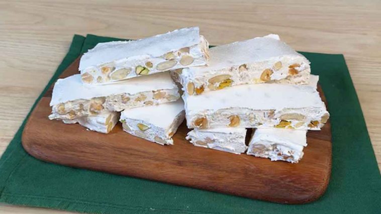 Recette de nougat aux fruits secs moelleux et croquant